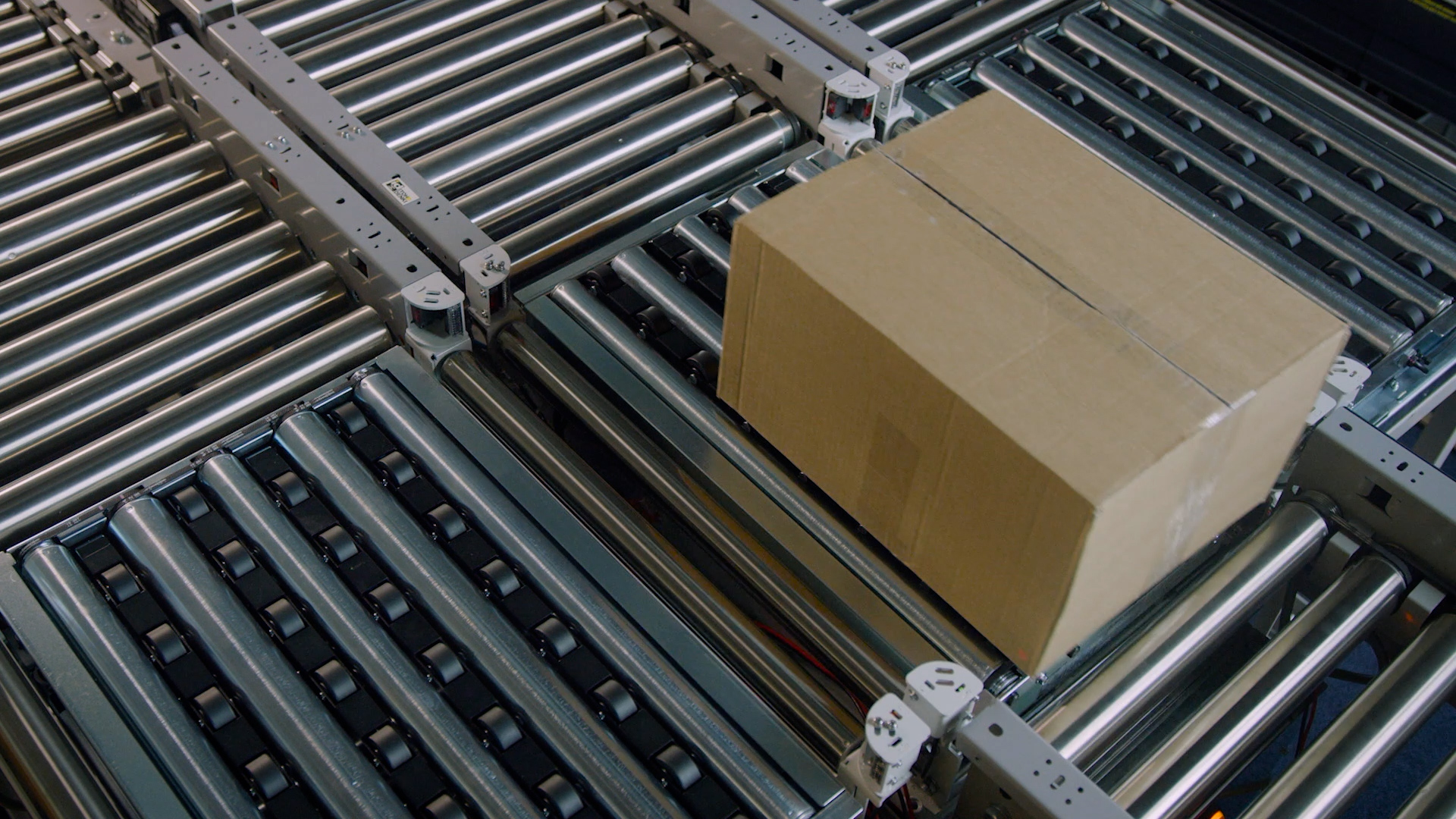 Marrying speed and sensitivity : keeping fragile products safe - Itoh Denki